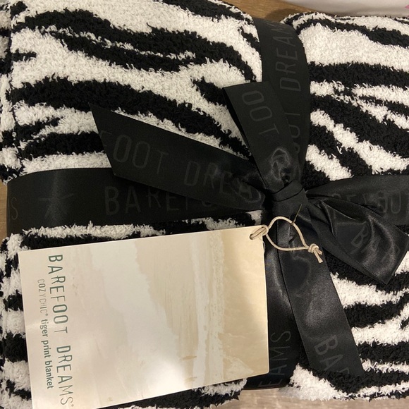 Barefoot Dreams | Other | Barefoot Dreams Cozy Chic Blanket | Poshmark